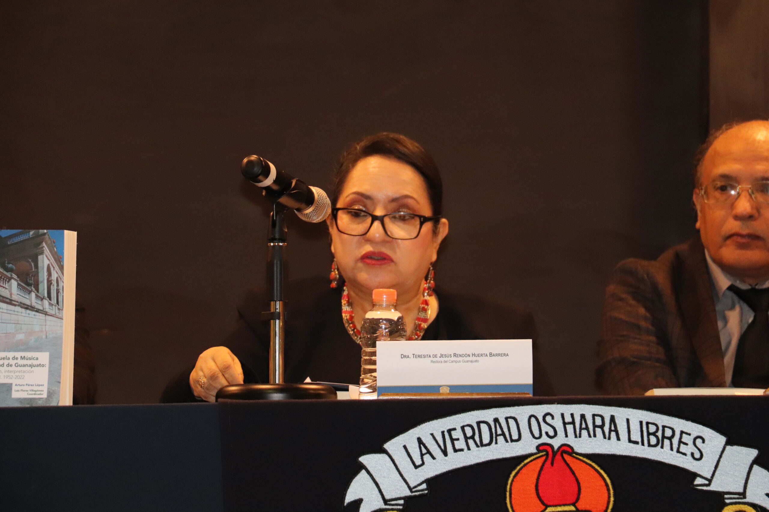 Presenta UG libro sobre la historia de la Escuela de Música ...