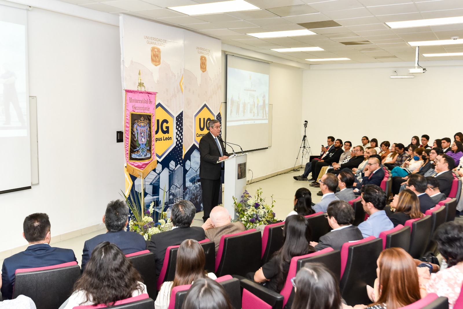 UG Campus León presenta ante su comunidad los resultados y retos del ...