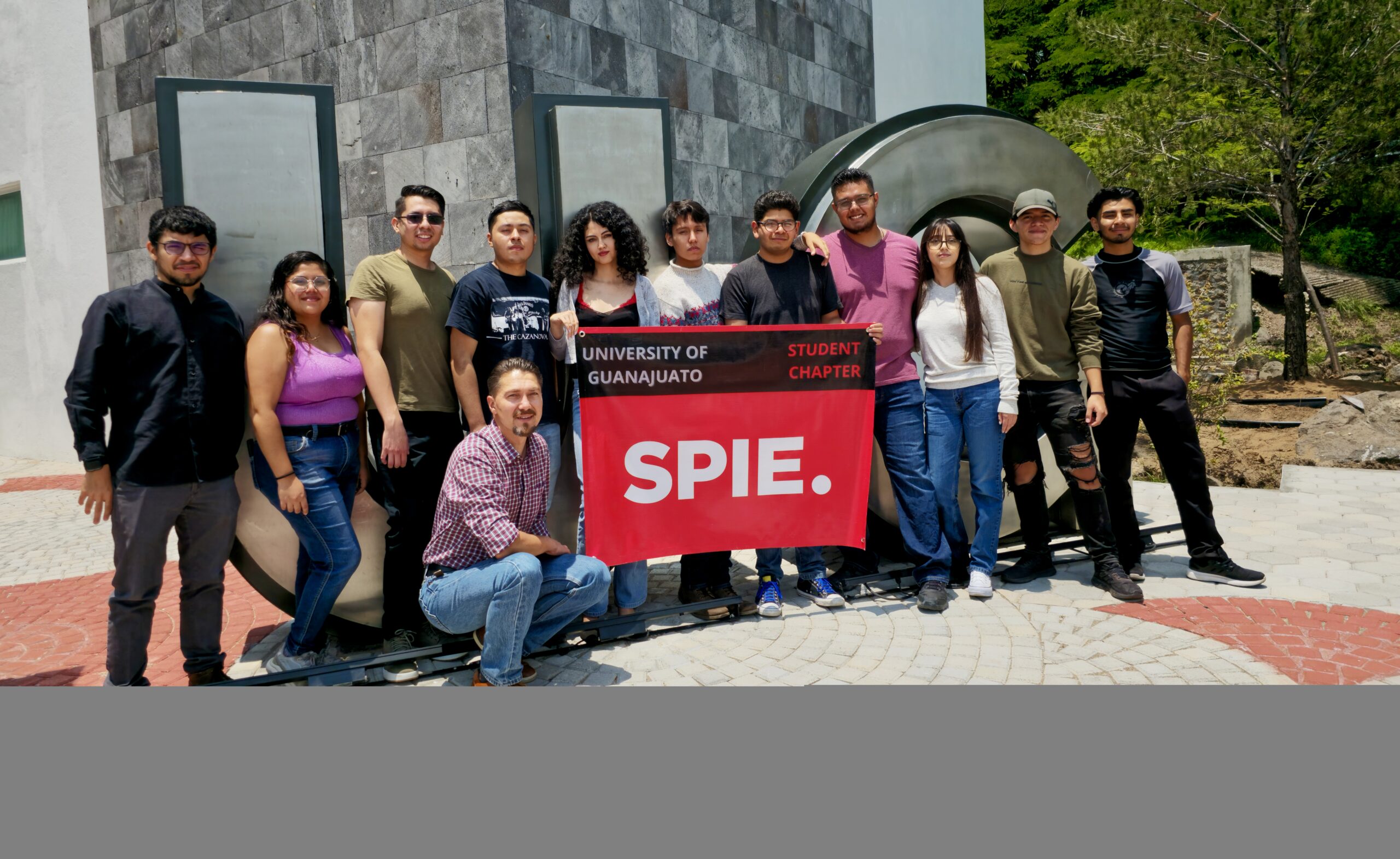 Capítulo SPIE OASIS UG recibe el Premio Presidencial al Capítulo Estudiantil Sobresaliente SPIE ...