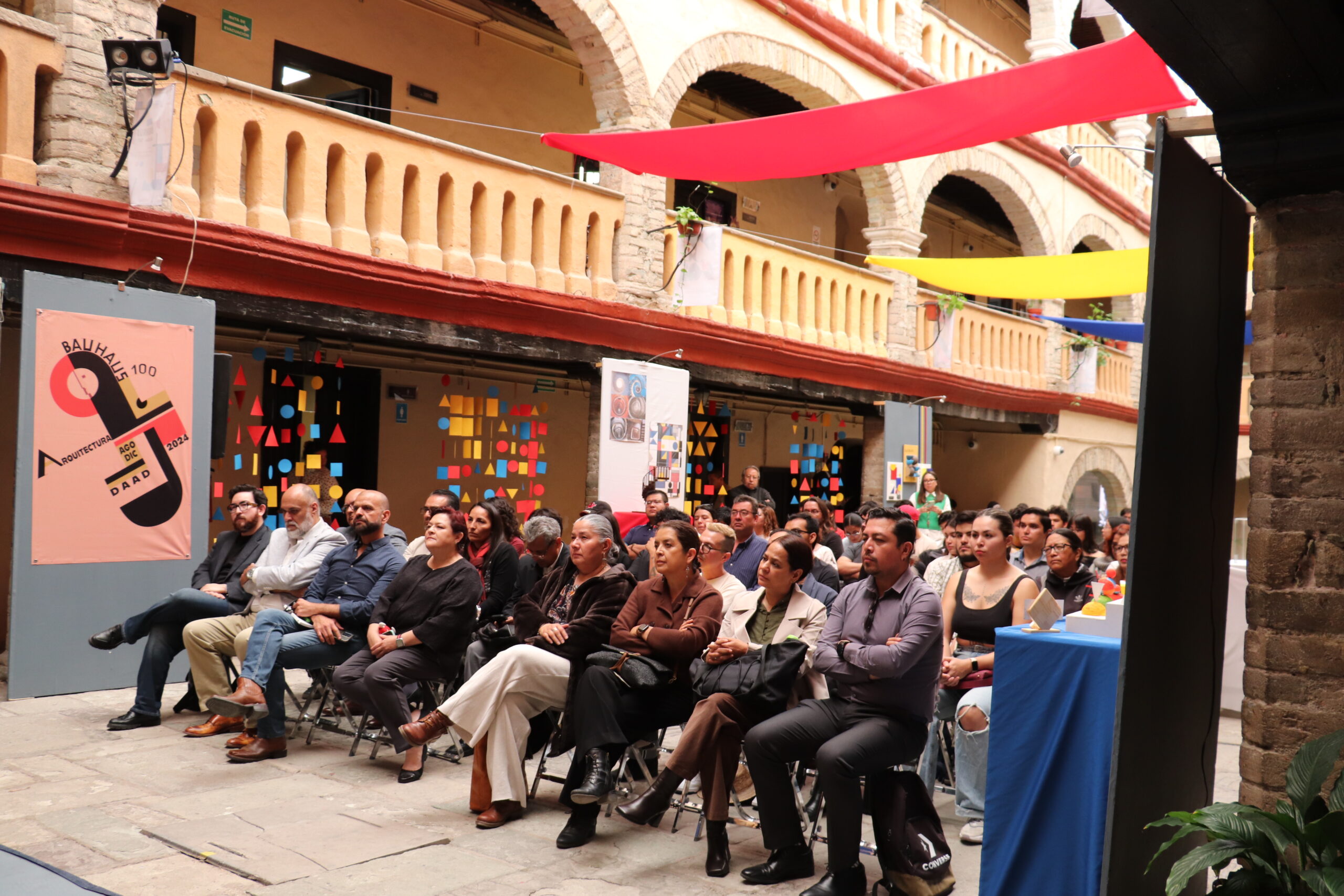 Presenta la UG libro “Bauhaus 100. Reflexiones desde México” – PortalGuanajuato.MX